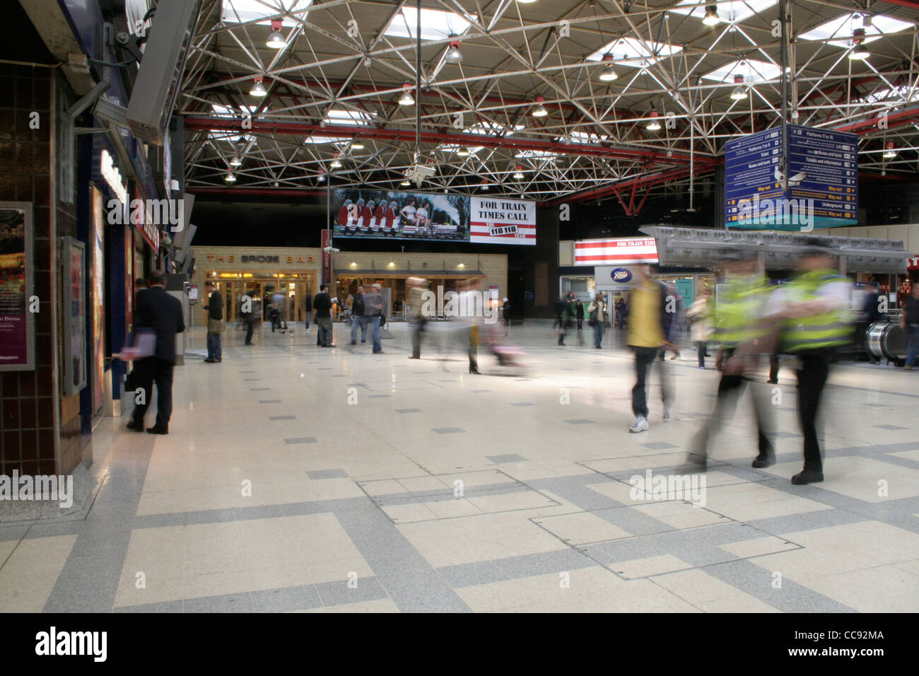 Railway Station concourse Stock Photo - Alamy