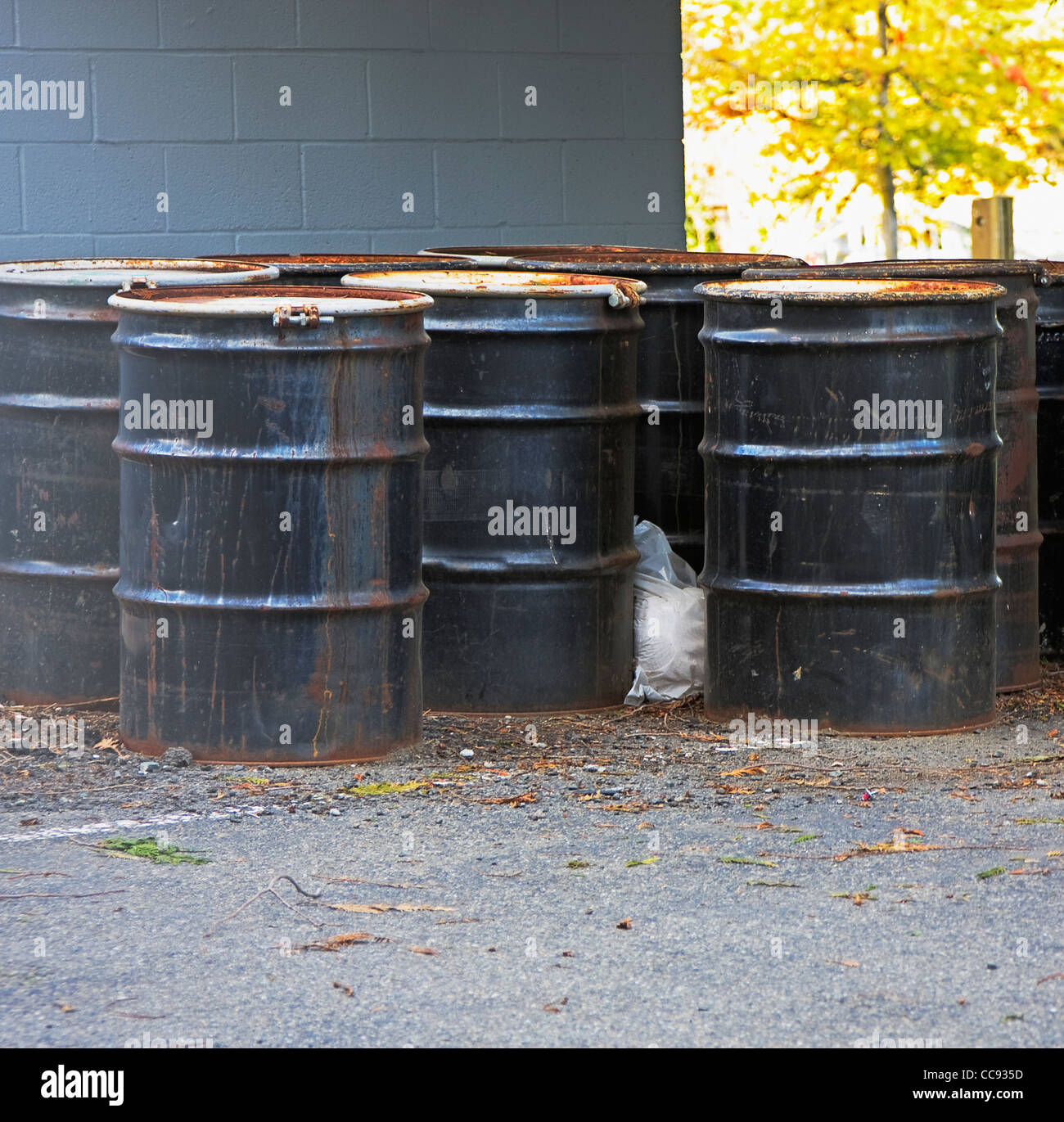 Metal barrels hi-res stock photography and images - Alamy