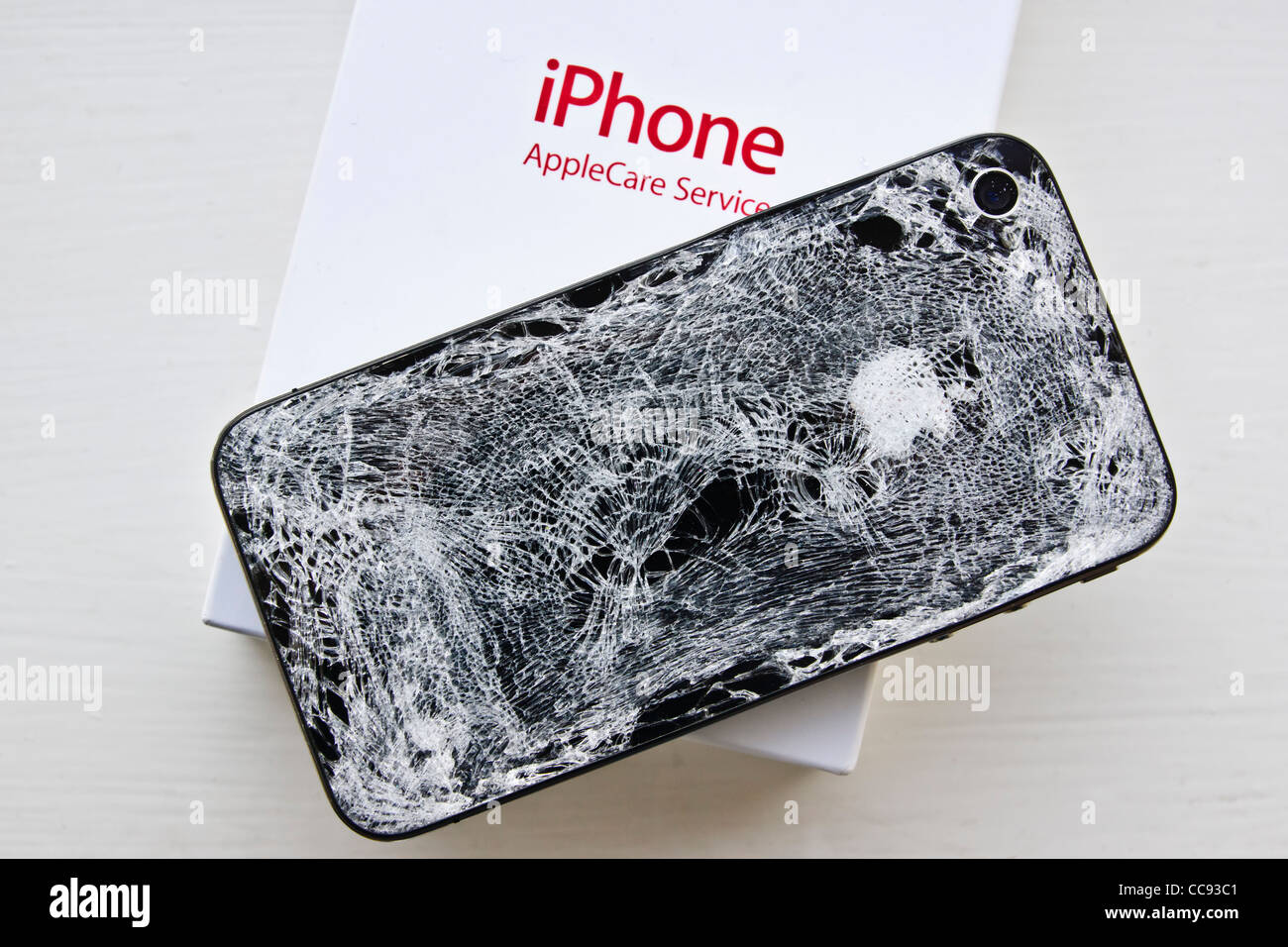 Damaged Apple iPhone 4 - glass smashed after being run over by a bus ...