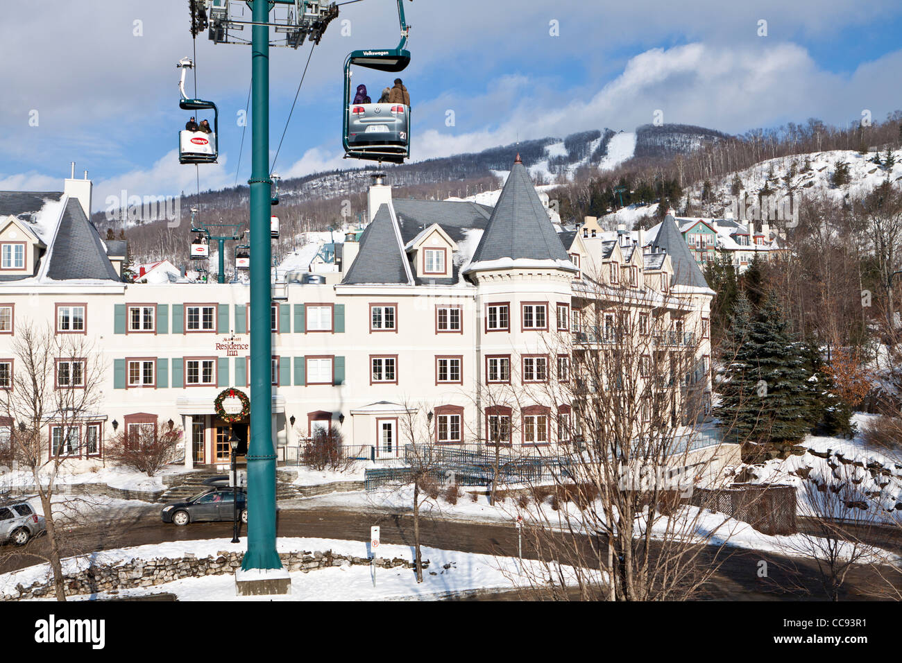 Gondola ski lift Mont Tremblant, Quebec, Canada Stock Photo - Alamy