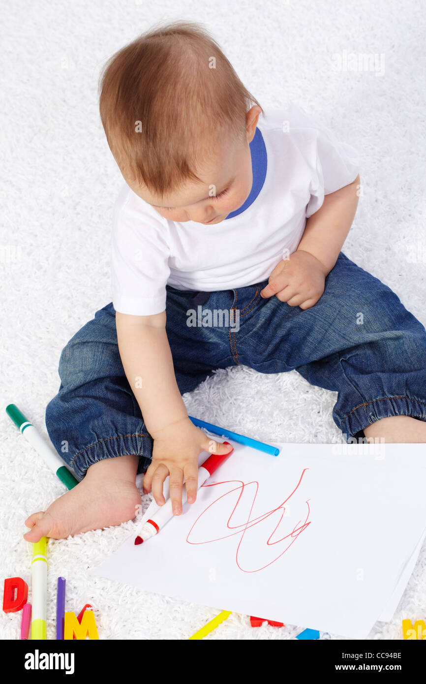 Portrait of cute boy drawing with crayons Stock Photo - Alamy
