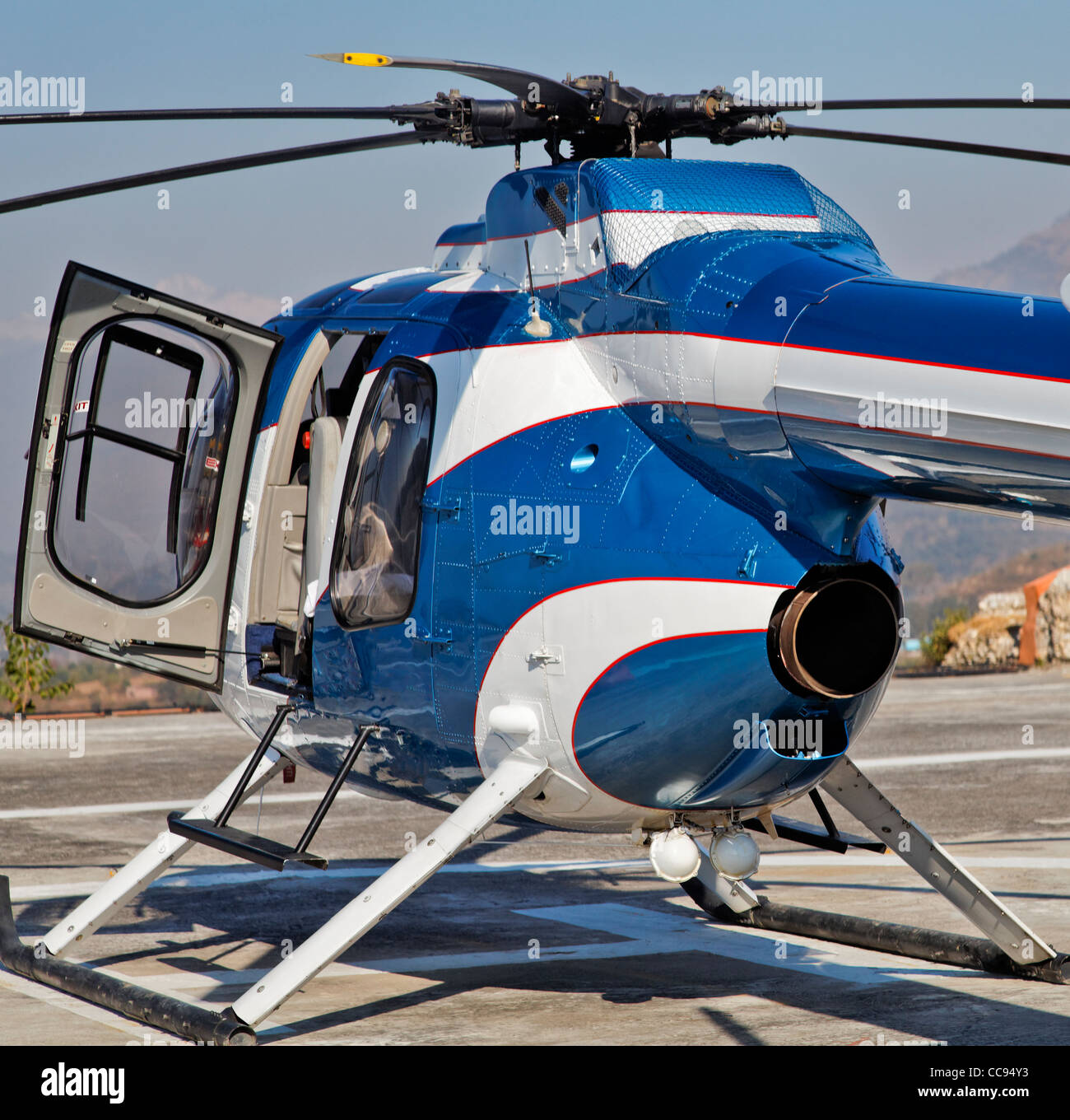 White and blue helicopter hi-res stock photography and images - Alamy
