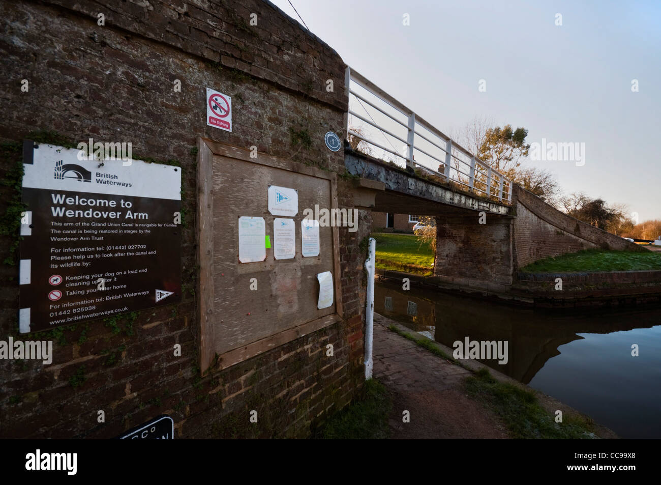 Footbridge over the Wendover Arm of the Grand Union Canal at Bulbourne ...