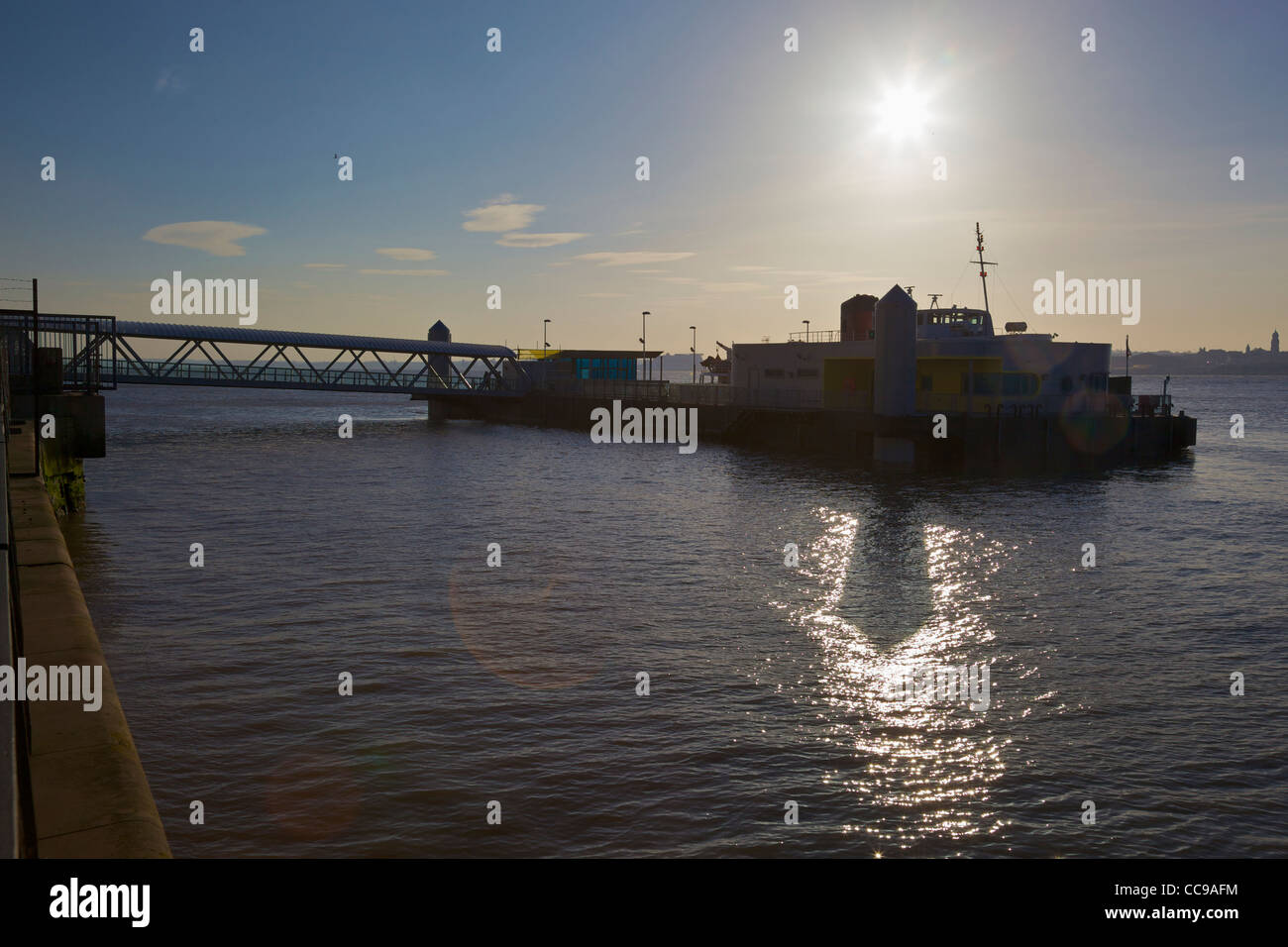 Floating landing stage hi-res stock photography and images - Alamy