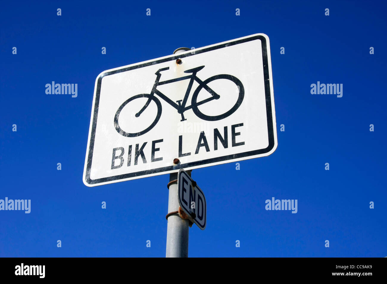 American street sign End of Bike Lane Stock Photo - Alamy