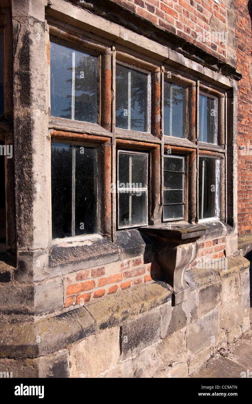 Gothic elizabethan hi-res stock photography and images - Alamy