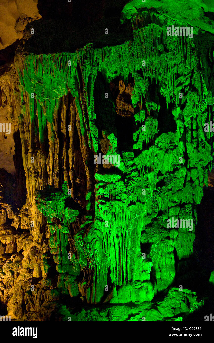 Hang Sung Sot or Surprise caves, Bo Hon Island, Halong bay, Vietnam ...