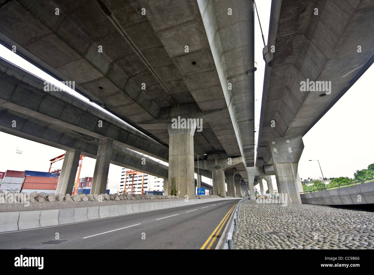 Under the bridge. Urban scene Stock Photo - Alamy