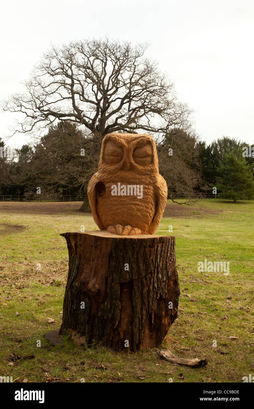 Owl wood carving Stock Photo - Alamy