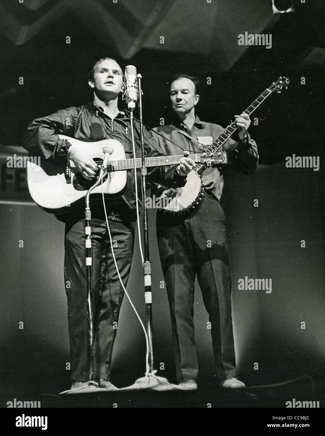TOM PAXTON US folk singer at left with Peter Seeger about 1968 Stock ...