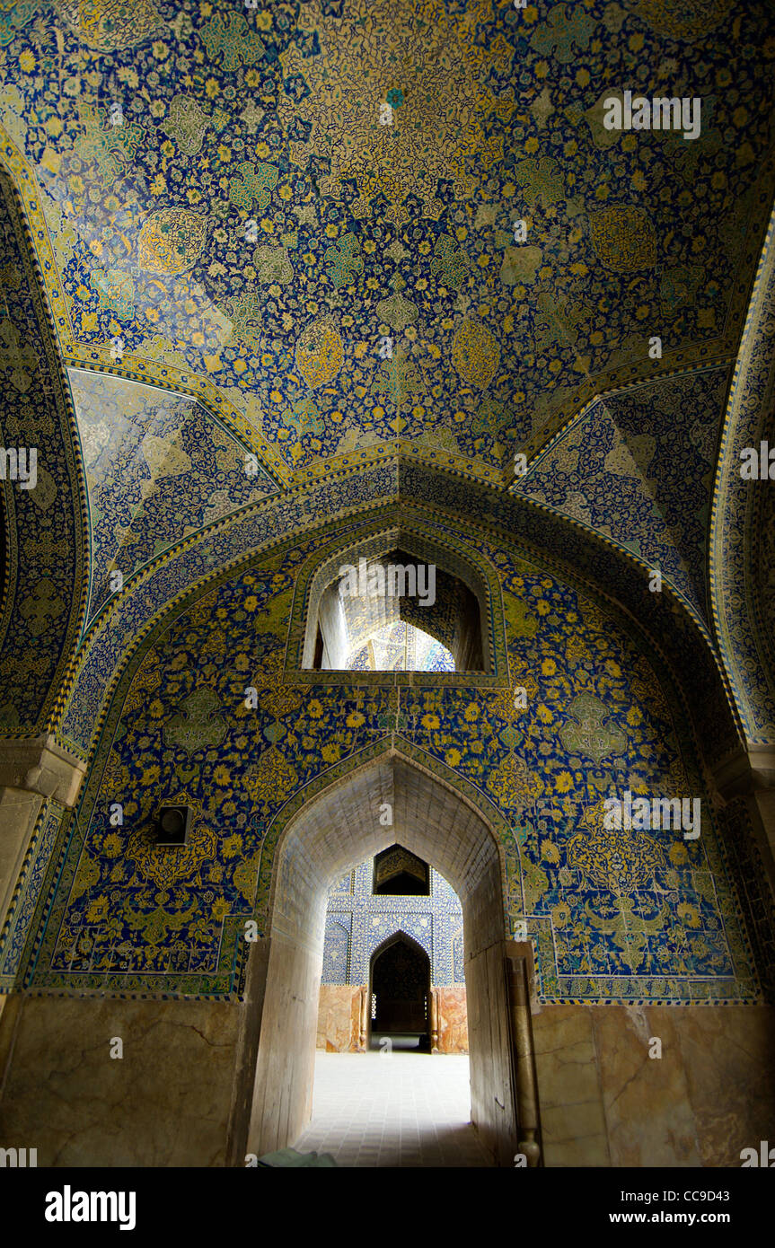 The mosaics throughout the stunningly beautiful Imam Mosque in Isfahan ...