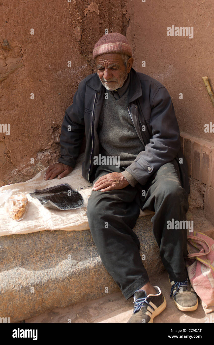 Scruffy old man hi-res stock photography and images - Alamy
