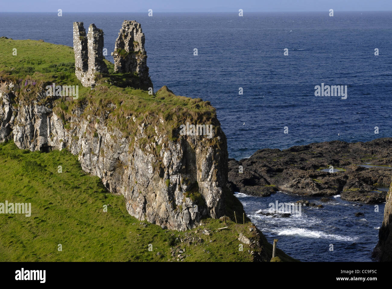 Dunseverick castle ireland hi-res stock photography and images - Alamy