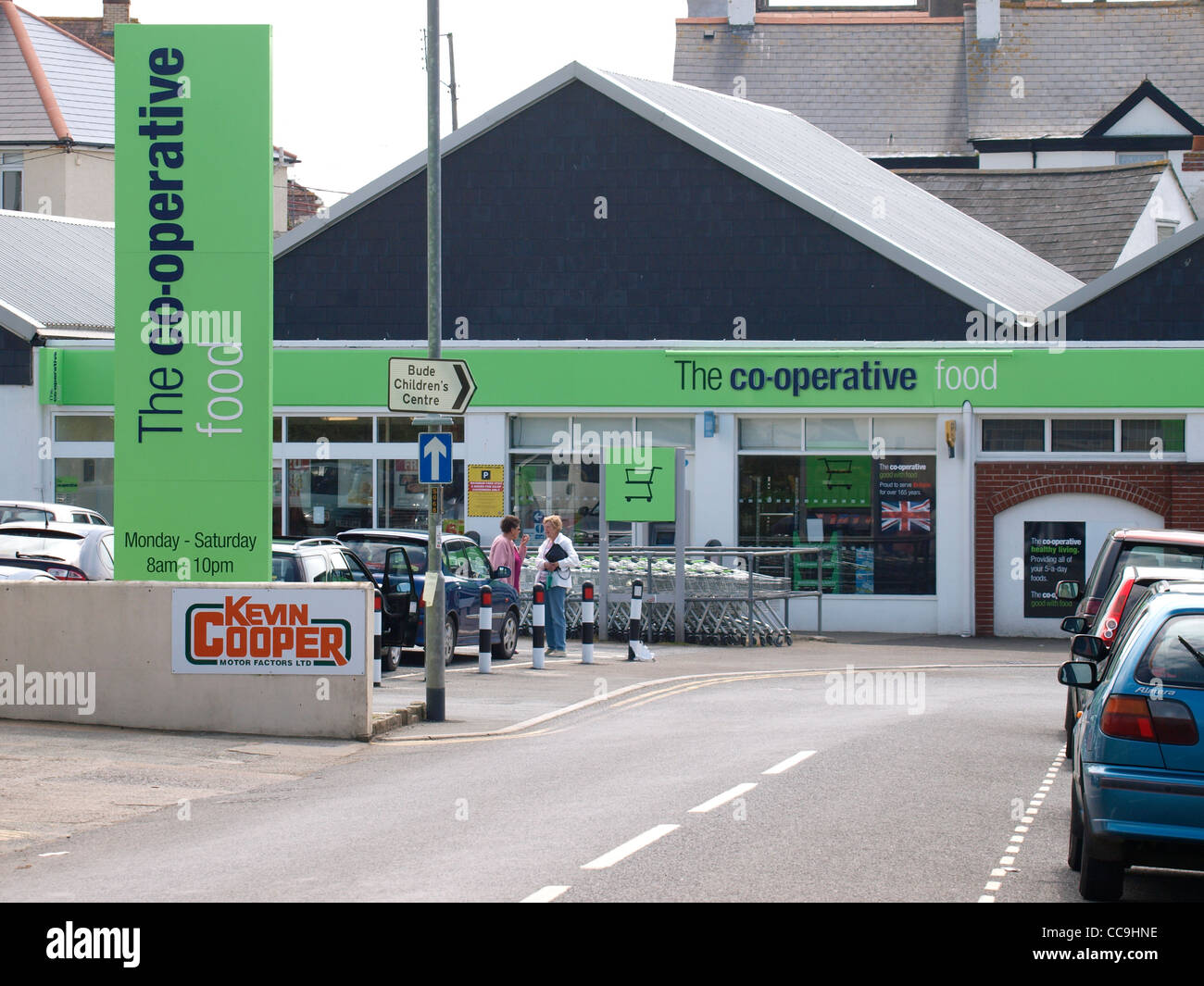 Co operative shop front store hi-res stock photography and images - Alamy