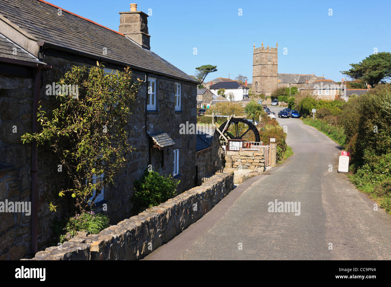 Cornwall village street hi-res stock photography and images - Alamy