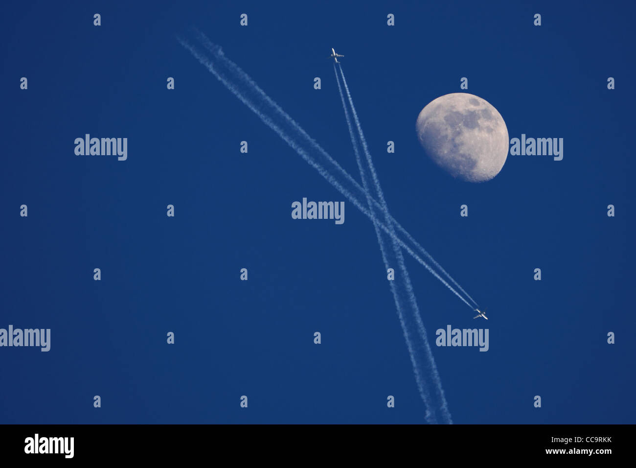 Aircraft moon hi-res stock photography and images - Alamy