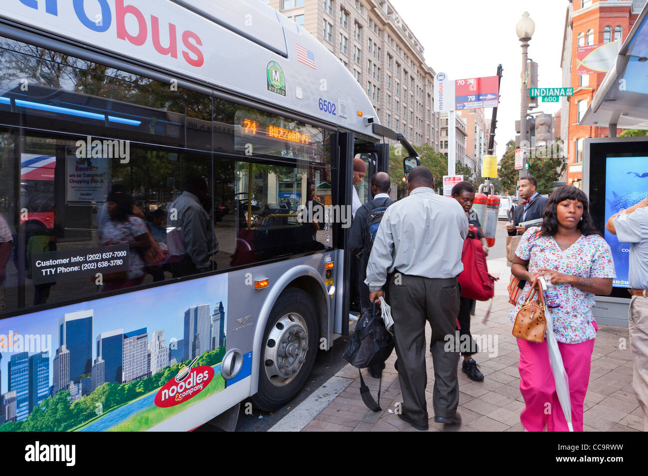 People boarding a municipal bus - Washington, DC USA Stock Photo - Alamy