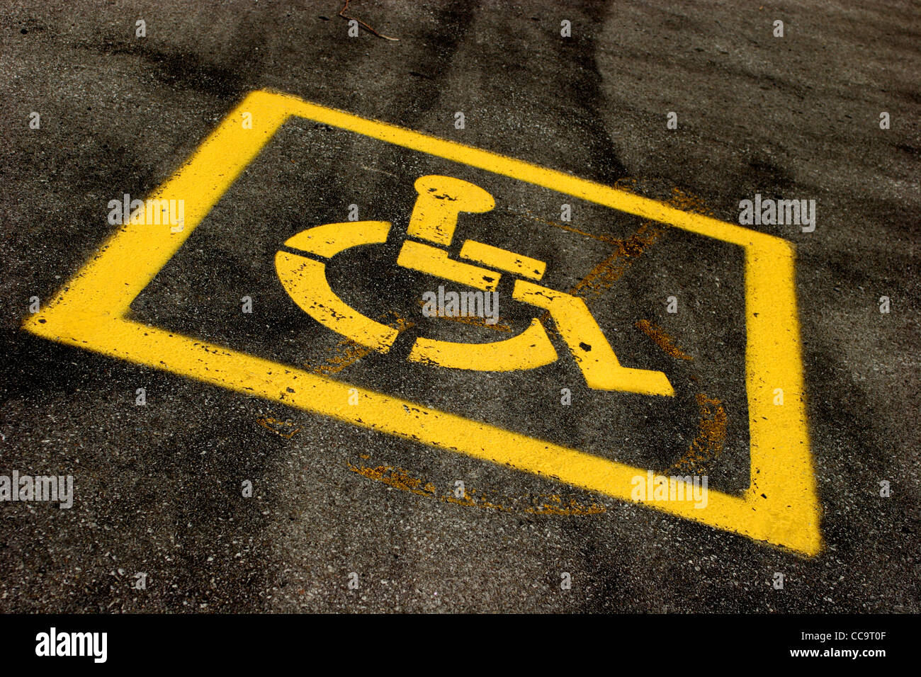 Wheelchair access pavement marking Stock Photo - Alamy