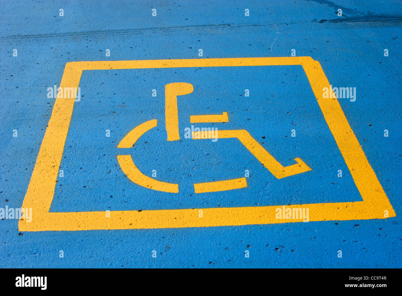 Wheelchair access pavement marking Stock Photo - Alamy