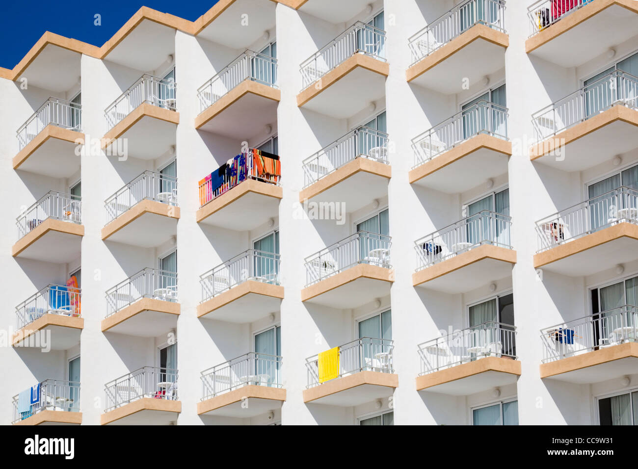Hotel facade balconies hi-res stock photography and images - Alamy
