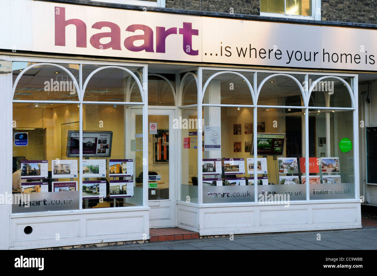 Cambridge estate agents hi-res stock photography and images - Alamy