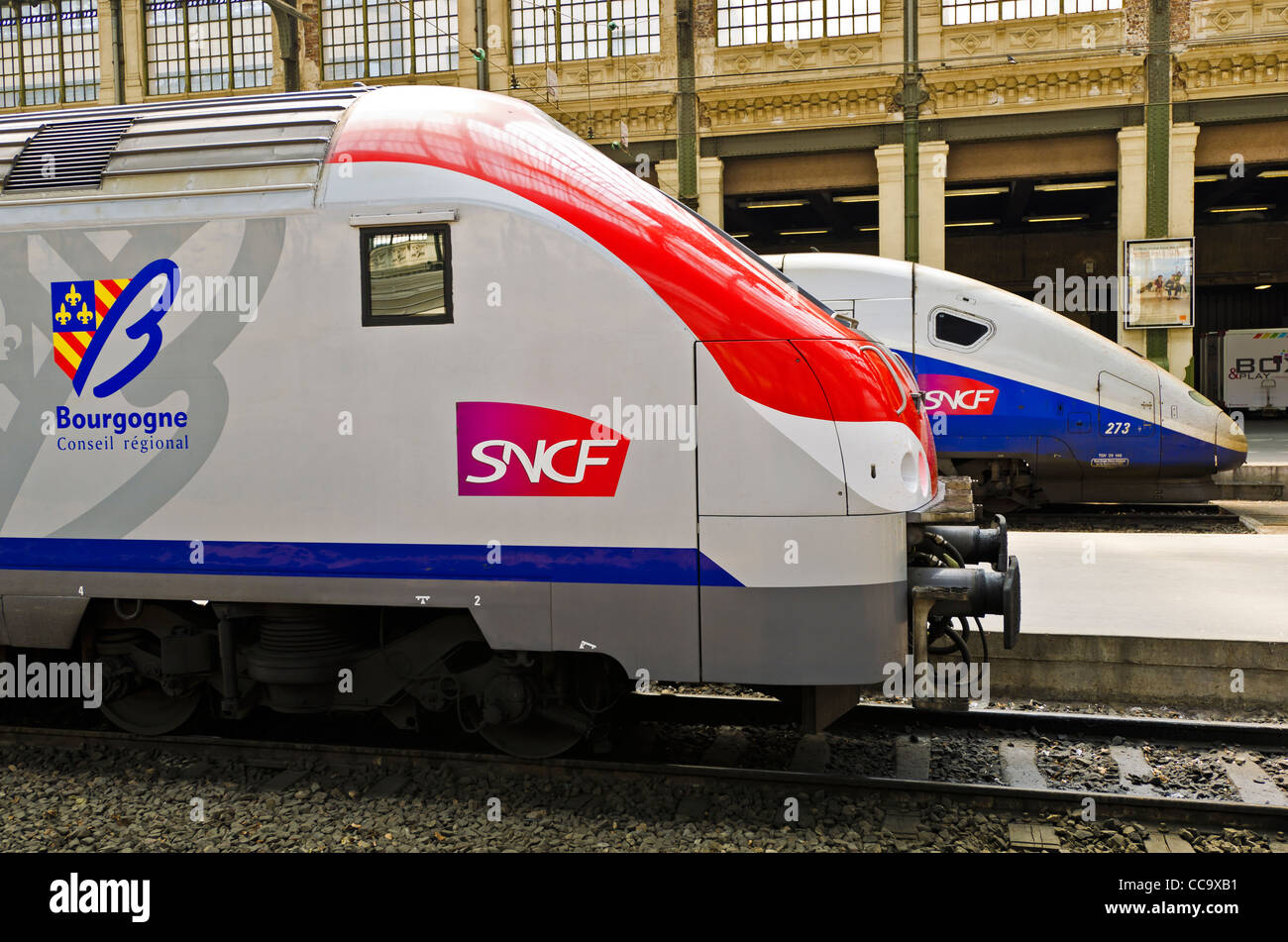 Trains inside Gare de Lyon, Paris, France Stock Photo - Alamy