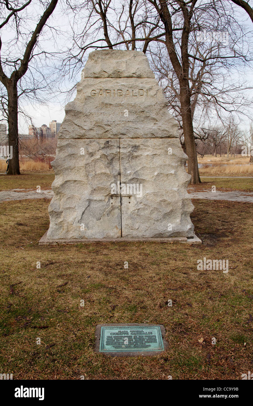 Empty park statue pedestal hi-res stock photography and images - Alamy
