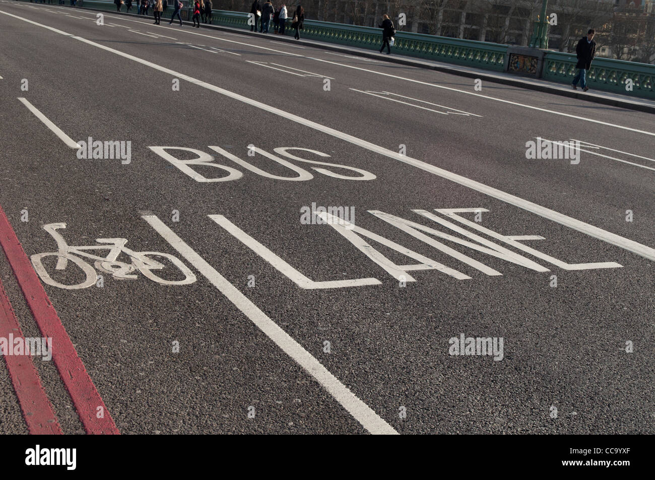 Bus and cycle lanes on Westminster Bridge, London, England, UK Stock ...