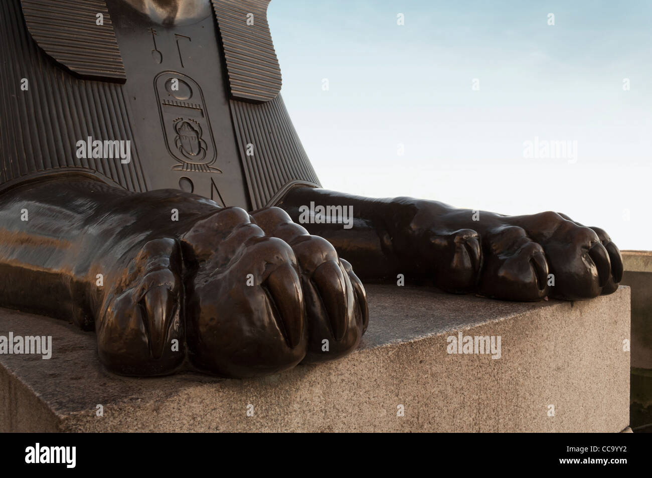 Statue sphinx london embankment hi-res stock photography and images - Alamy