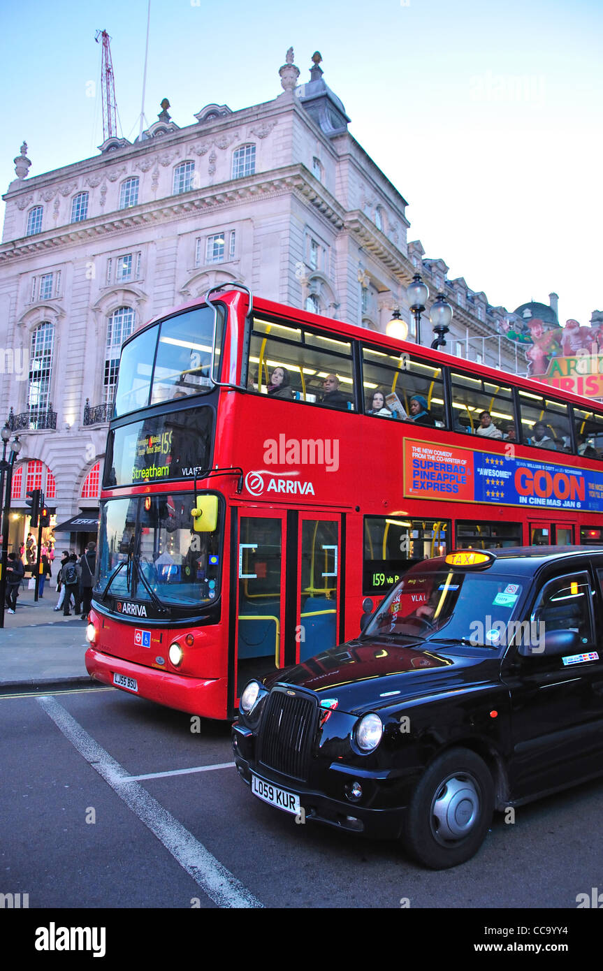 Double-decker bus and black cab at lights, Piccadilly Circus, City of ...