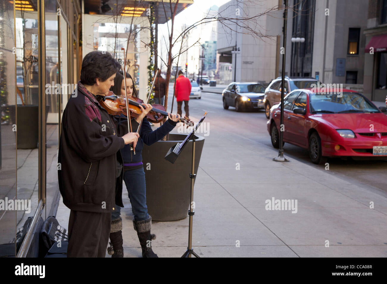 Street performers, violinists Chicago Illinois Stock Photo - Alamy
