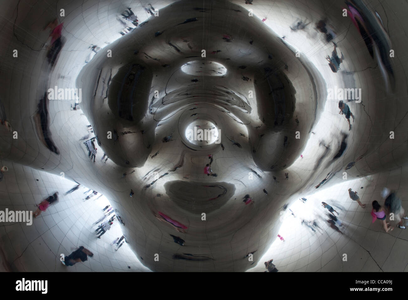 Reflective shot from under Chicago's "The Bean Stock Photo - Alamy