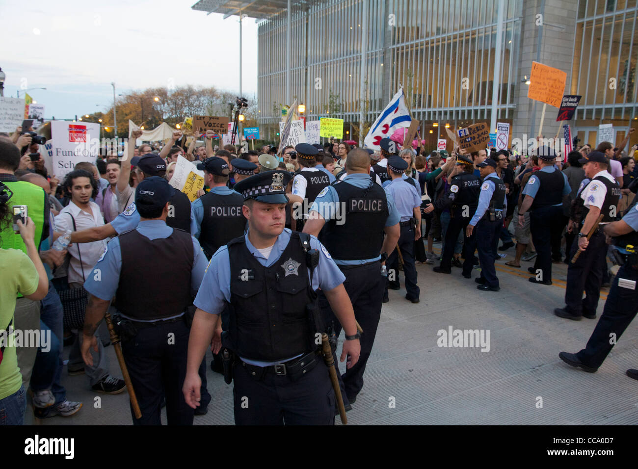 Chicago Police clearing Monroe Street of protesters. Take Back Chicago ...