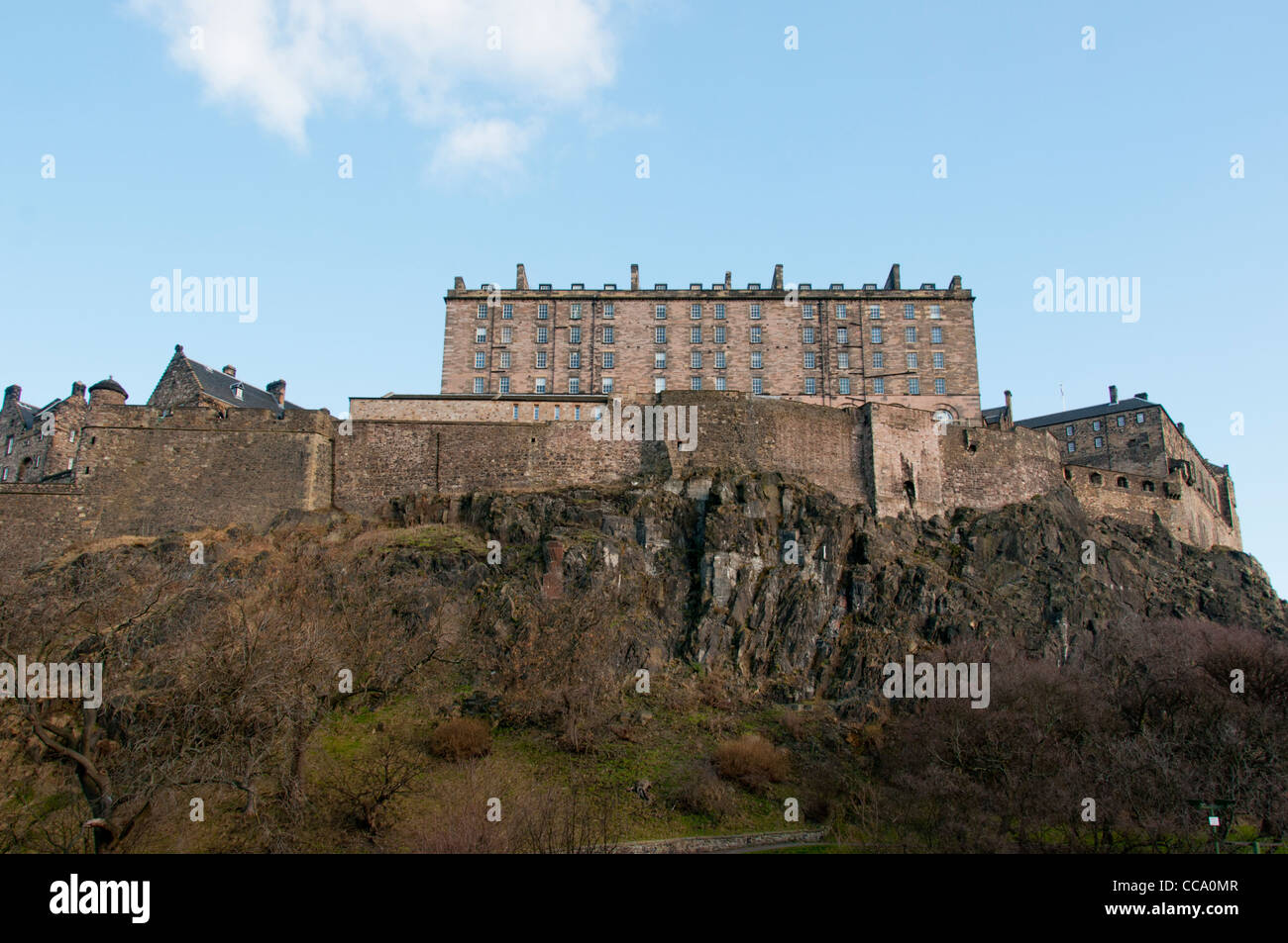 Edinburgh in Scotland with pictures of and from the famous landmark ...