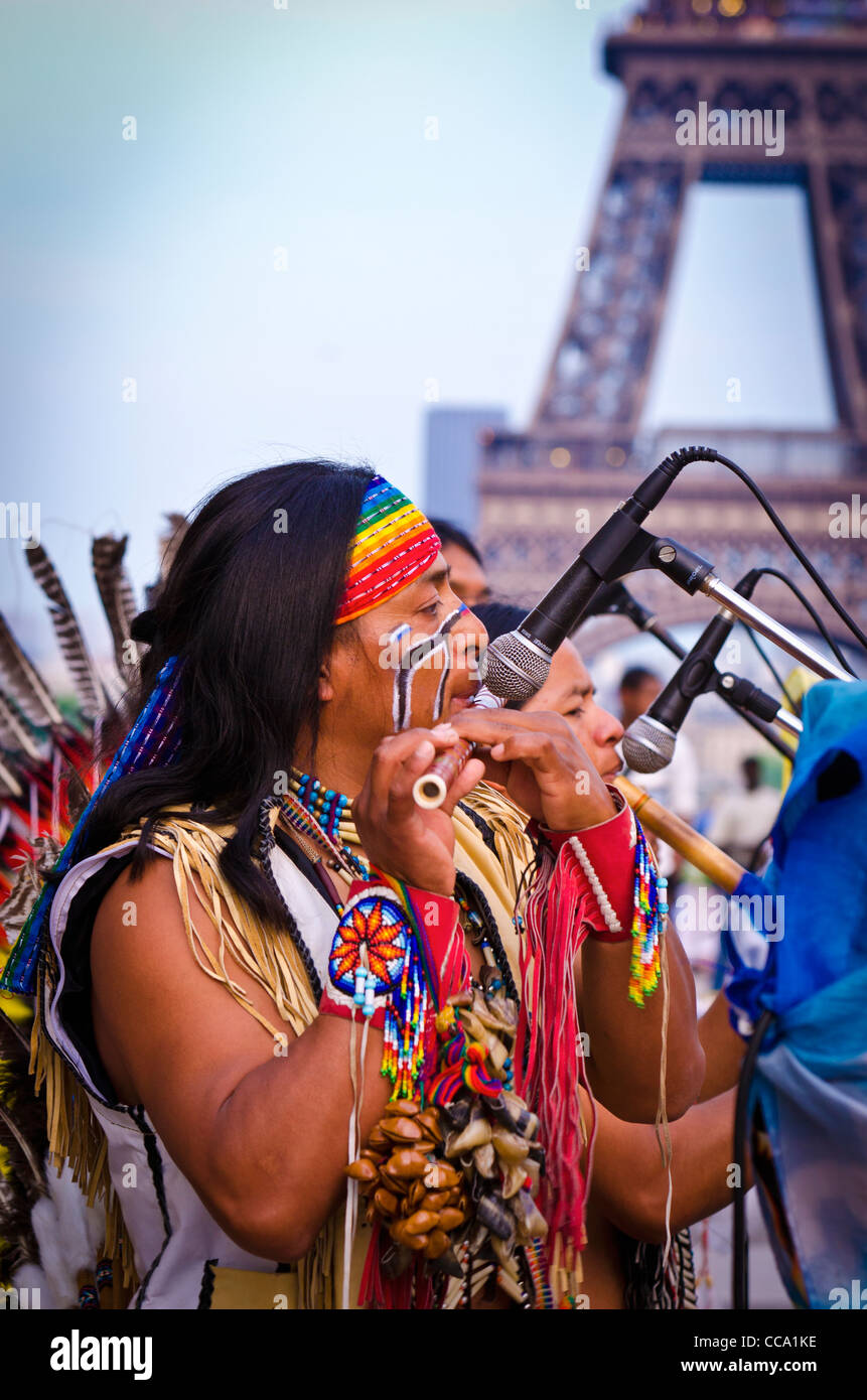 Native American performers at Trocadero Square (Eiffel Tower in ...