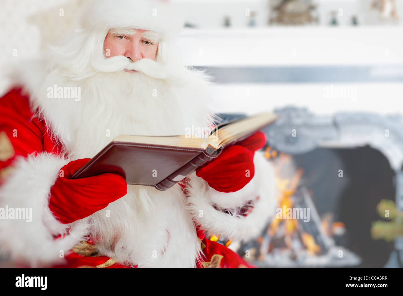Santa reading a book hi-res stock photography and images - Alamy