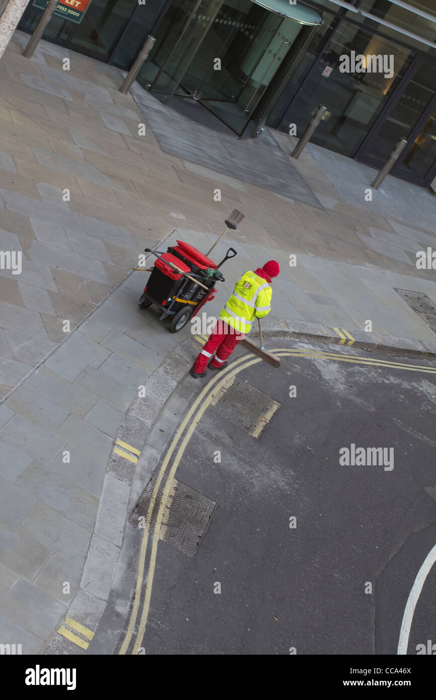 Road sweeping london hi-res stock photography and images - Alamy