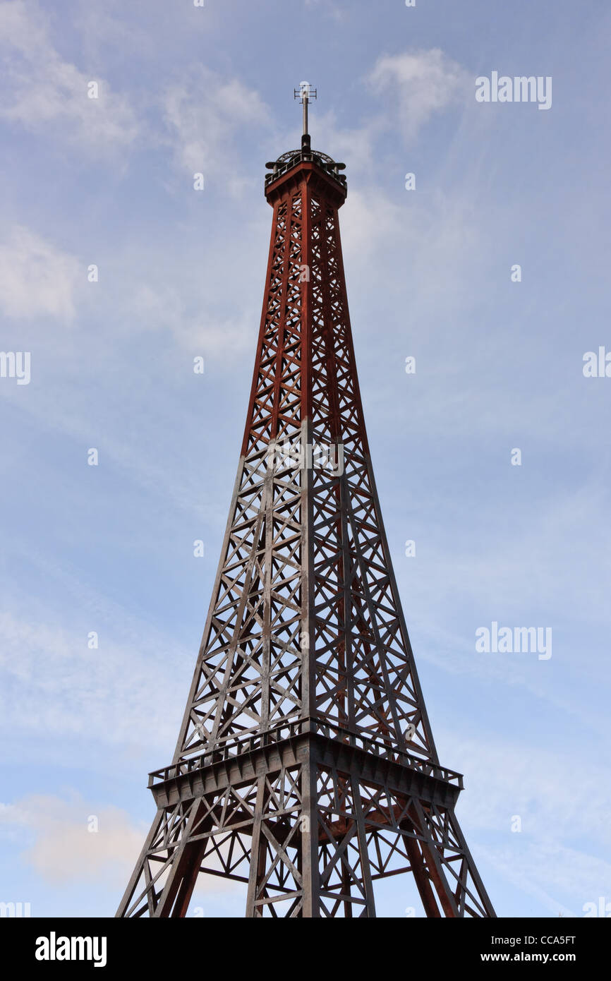 Rusty metal tower similar to the tower Eiffel Stock Photo - Alamy