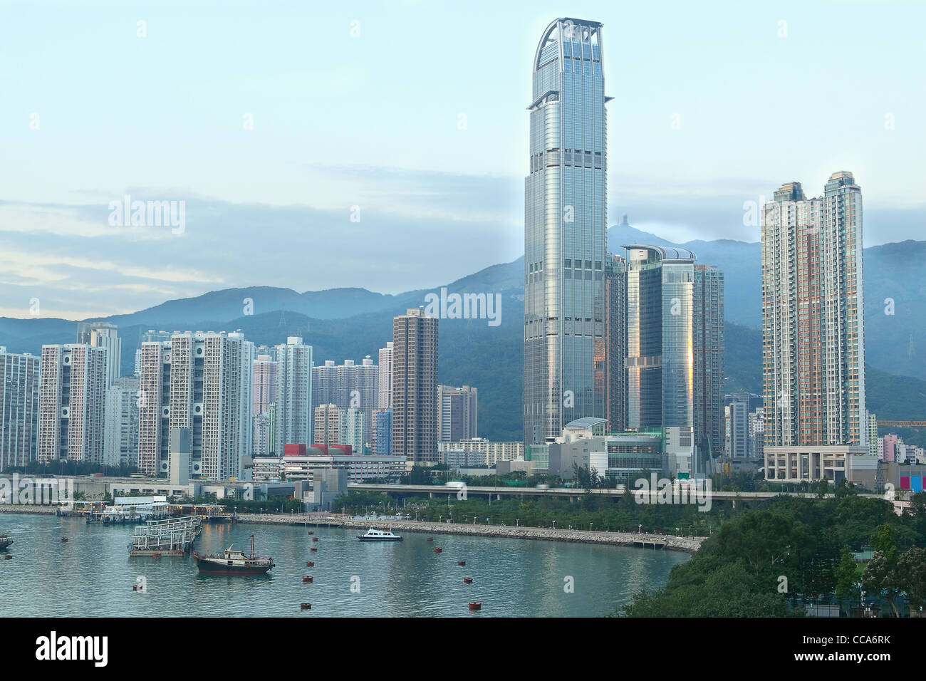 Skylines of urban area daytime hi-res stock photography and images - Alamy