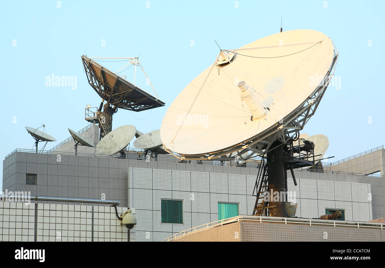 Big satellite dishes hi-res stock photography and images - Alamy