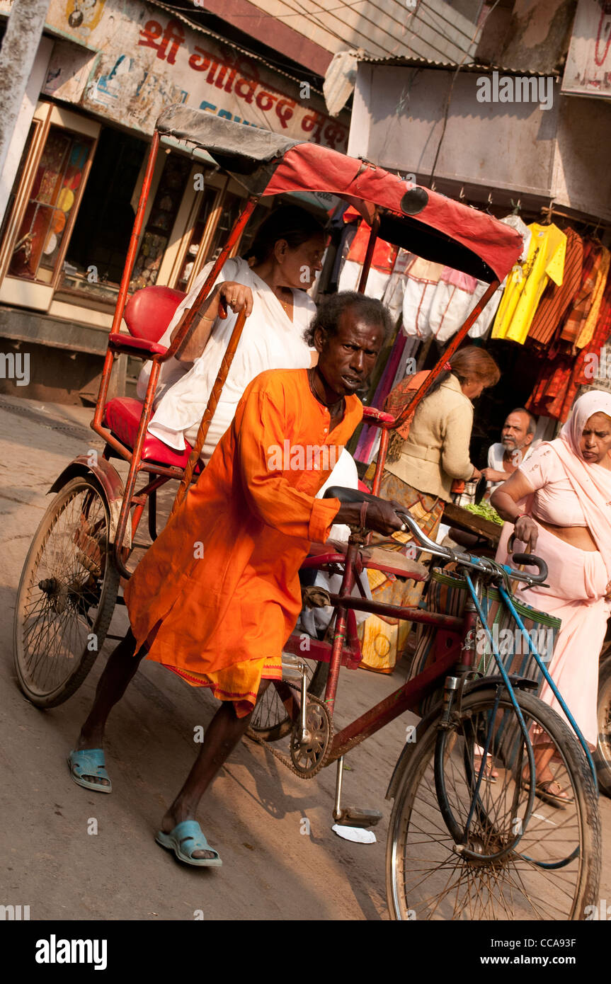 Man pulling customer cycle rickshaw hi-res stock photography and images ...
