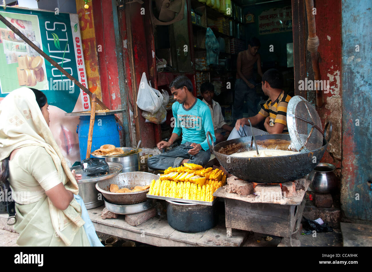 Street kitchen, Vrindavan, Uttar Pradesh, India Stock Photo - Alamy