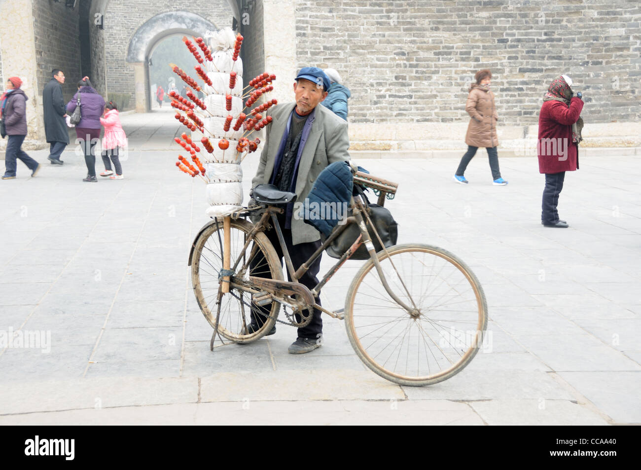 Chinese bicycle vendor Stock Photo - Alamy Chinese bicycle vendor Stock Photo - Alamy
