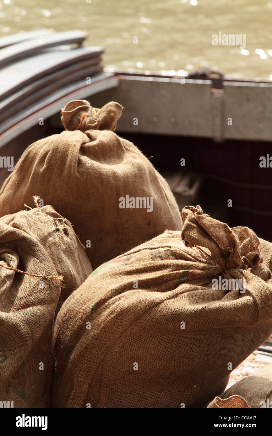 Docked barge hi-res stock photography and images - Alamy