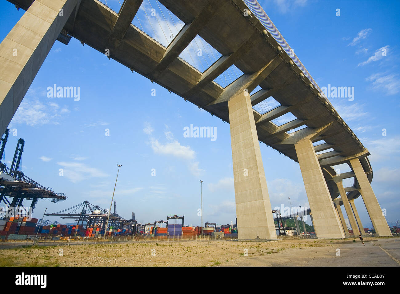Under the bridge. Urban scene Stock Photo - Alamy