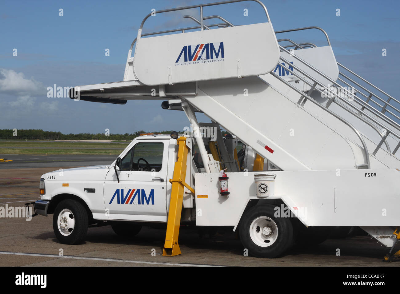 Mobile steps truck hi-res stock photography and images - Alamy