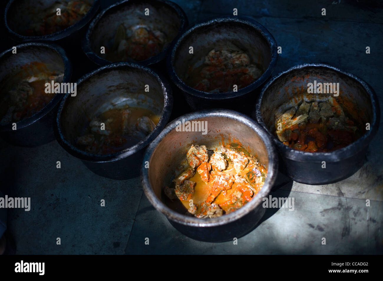 Indian cooking pots hi-res stock photography and images - Alamy