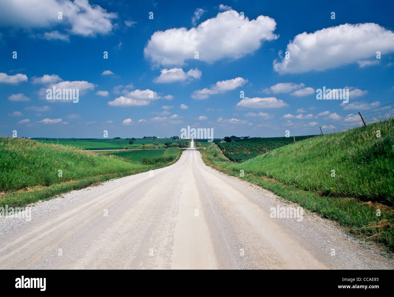 dirt road rural Iowa Stock Photo - Alamy
