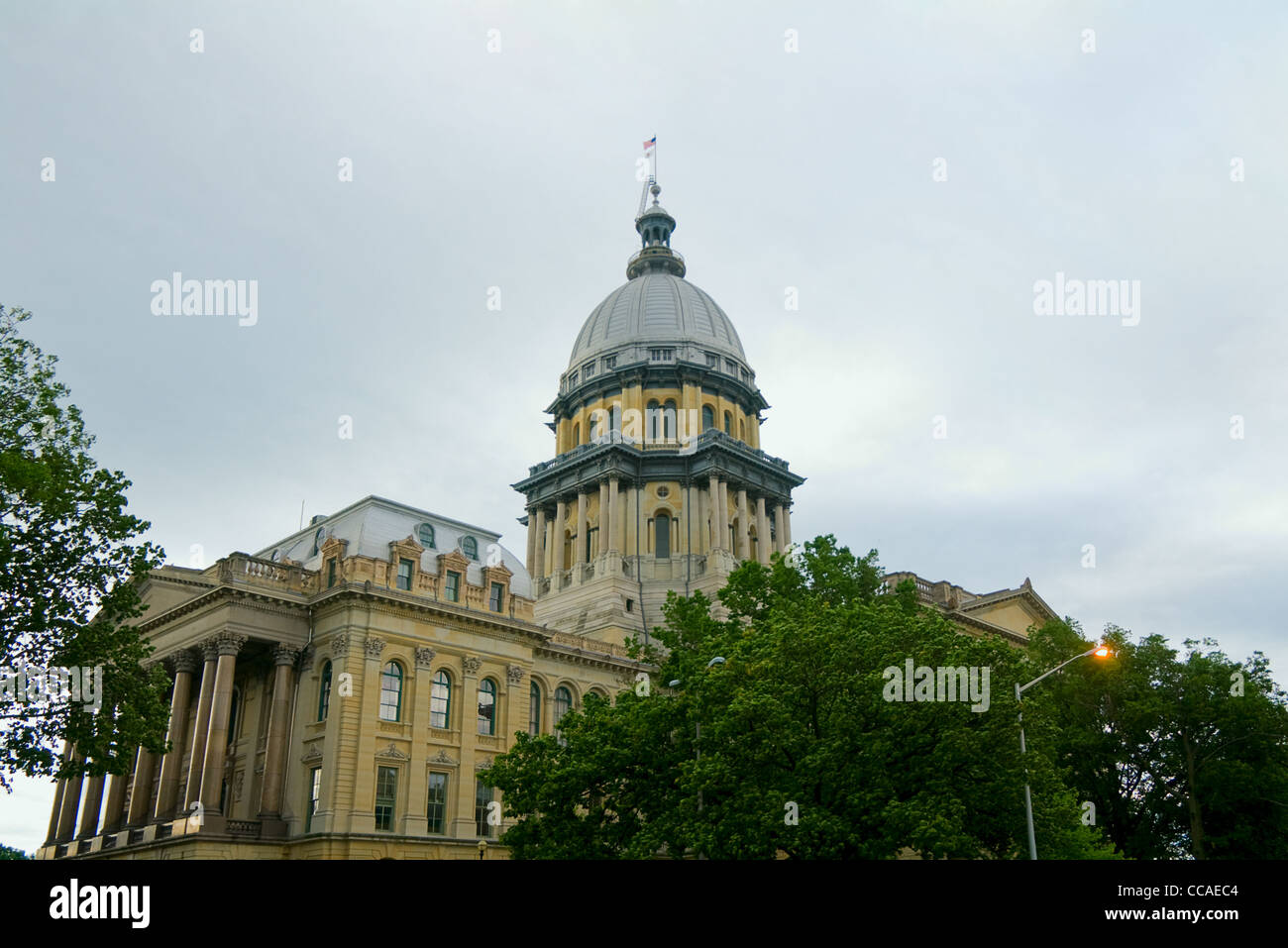 Capitol building of Springfield Illinois showing dome and building ...