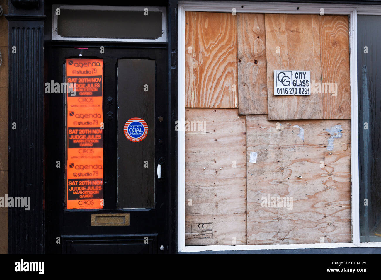 Boarded-up broken shop window Stock Photo - Alamy